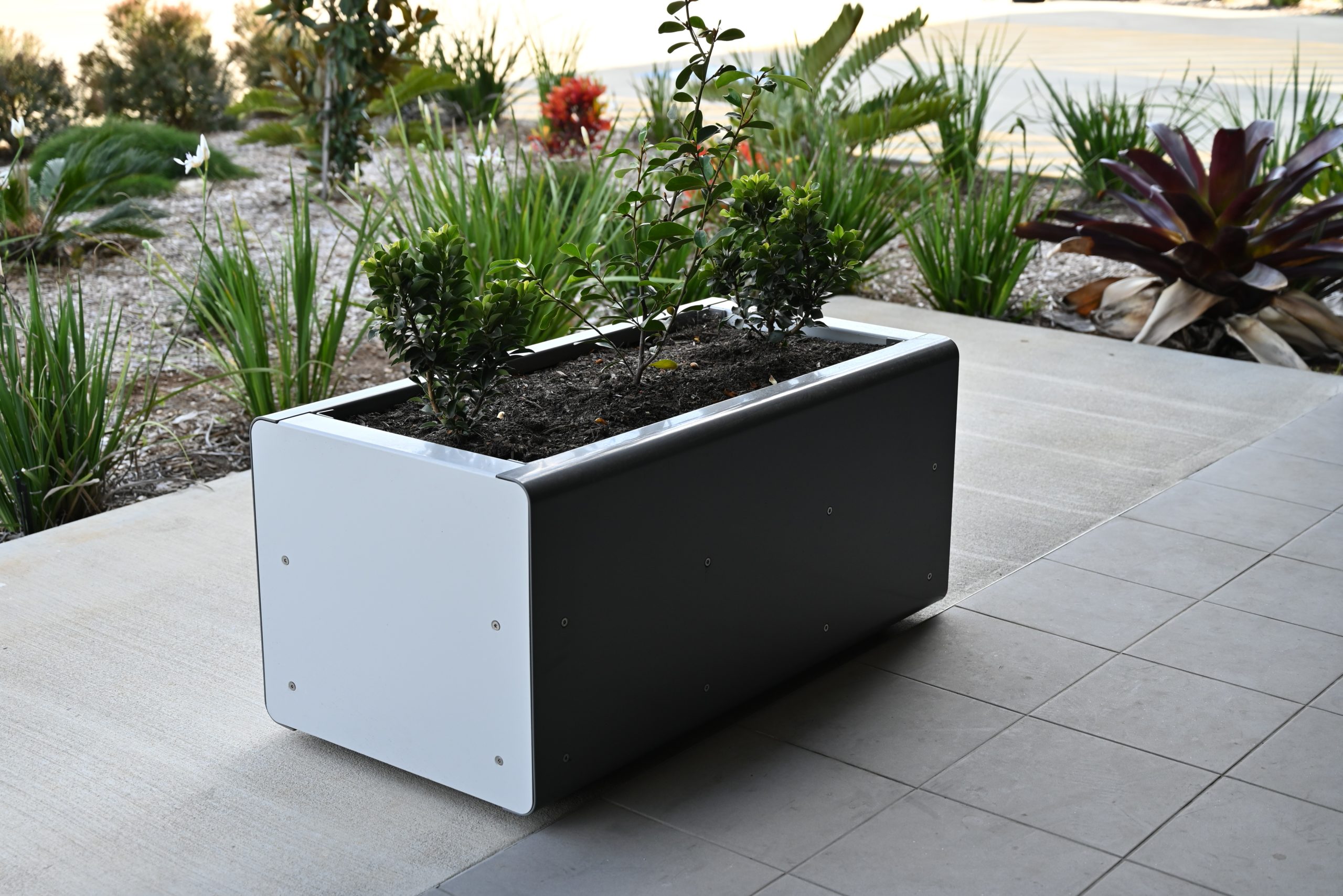 HYVE: Modular, Expanding Furniture System for Public Spaces